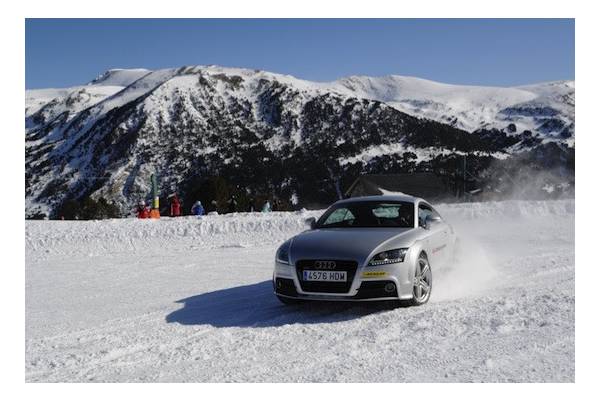 Vídeo: Audi Winter Driving Experience