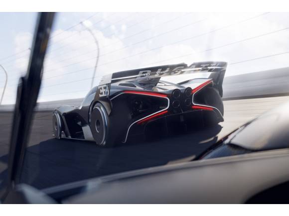 El Bugatti Bolide, un coche de competición de 1.850 CV, llega a producción