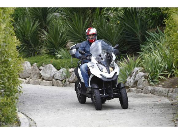 Prueba Quadro Qooder, el scooter de cuatro ruedas