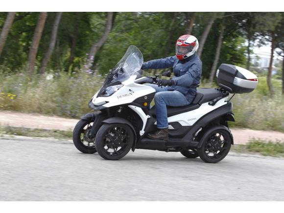 Prueba Quadro Qooder, el scooter de cuatro ruedas