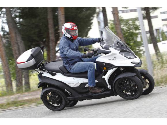 Prueba Quadro Qooder, el scooter de cuatro ruedas