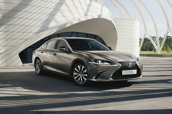 Novedades 2021 para el Lexus ES: espejos con cámaras y nuevos acabados